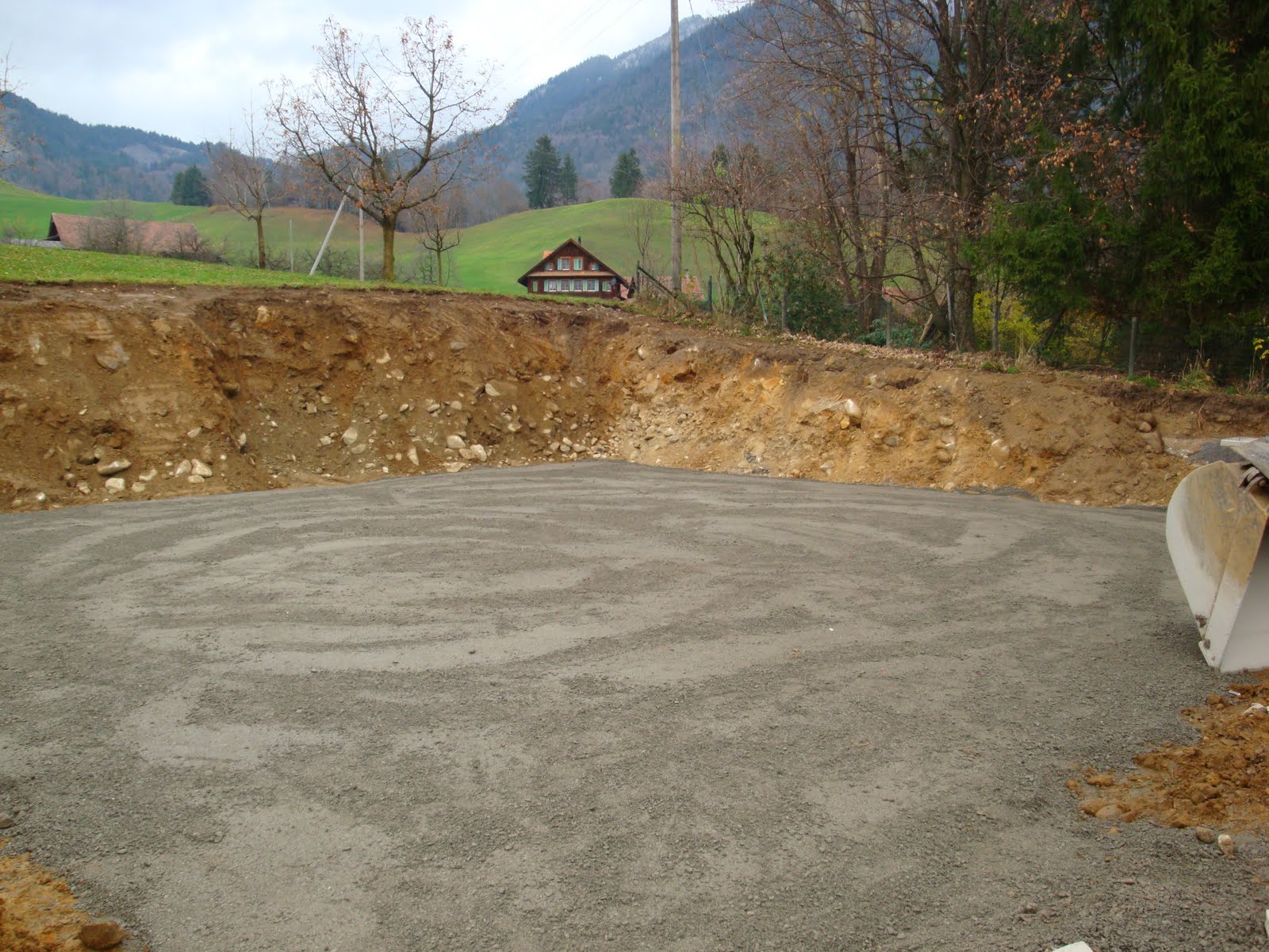WeberHaus baut unser Minergie-P / Passivhaus: Magerbeton ist gelegt