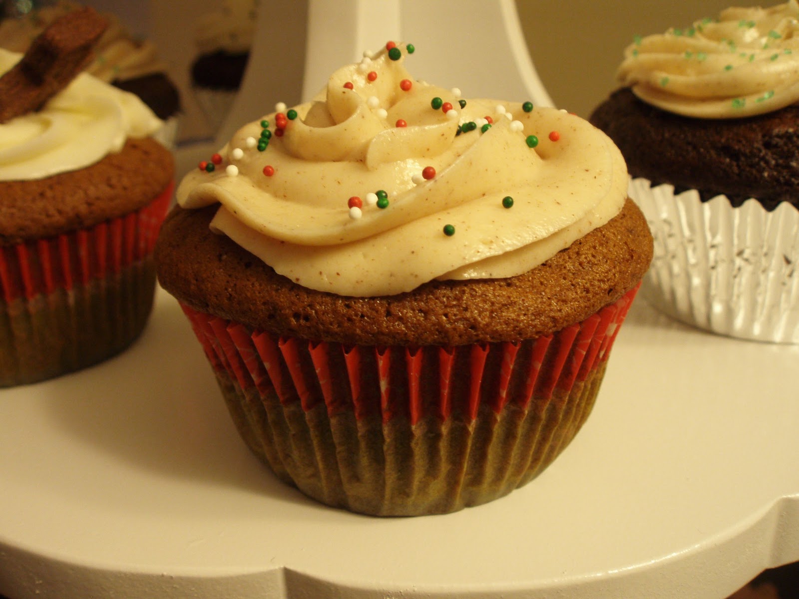 Naked Cupcakes Gingerbread Cupcakes With Cinnamon Cream Cheese Frosting