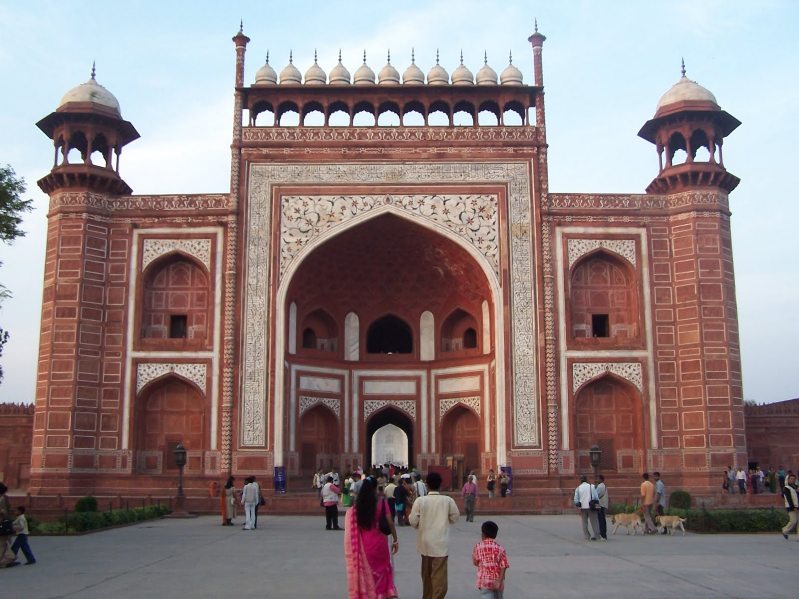 Famous Temples & Landmarks: About Agra