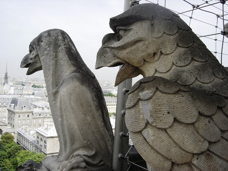 Alegres viajores: Quimeras da Notre-Dame