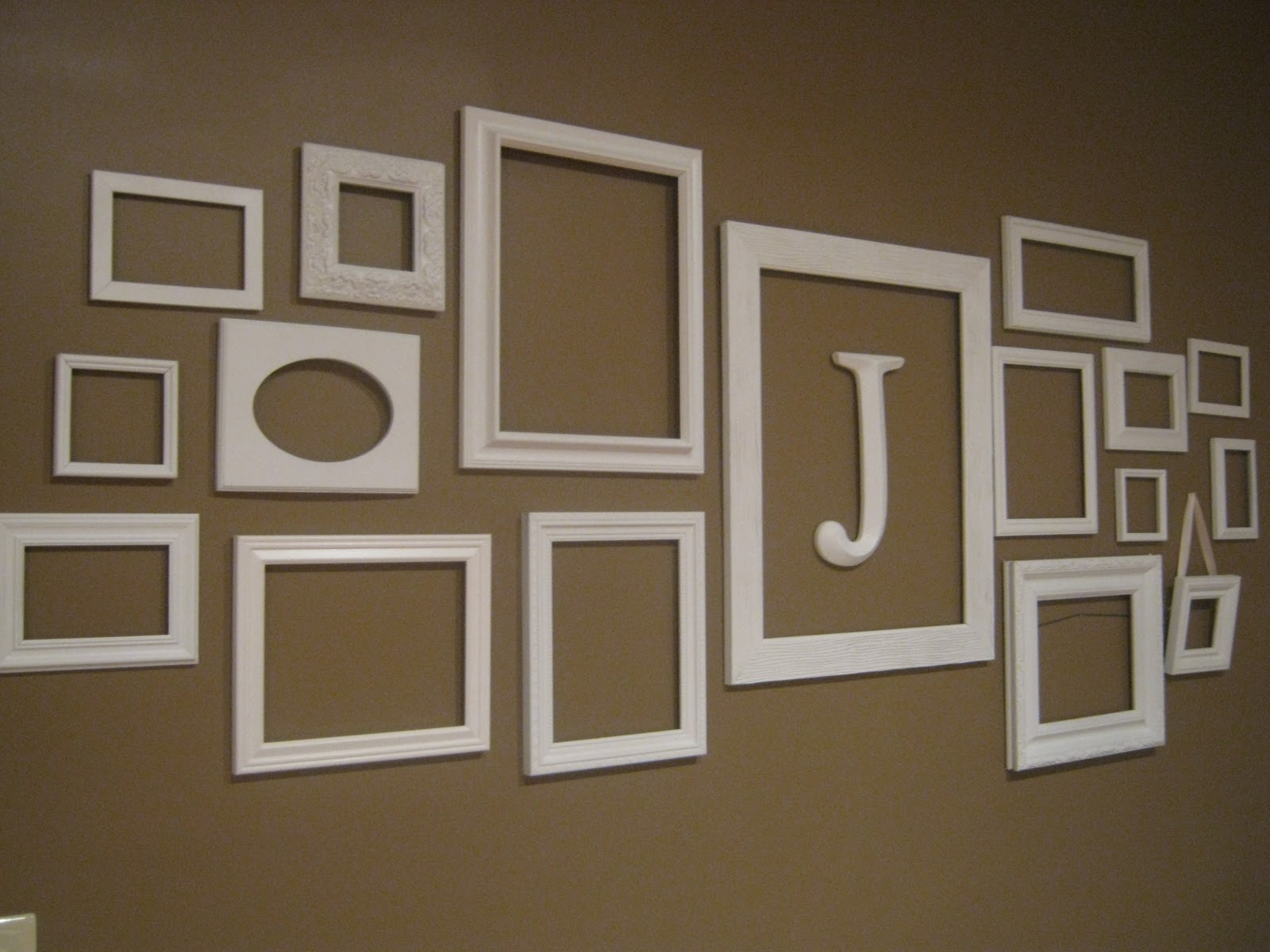 Dwelling & Telling: DIY: Empty Frame Collage