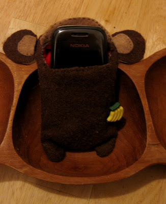 JenMeister: Felt monkey phone case