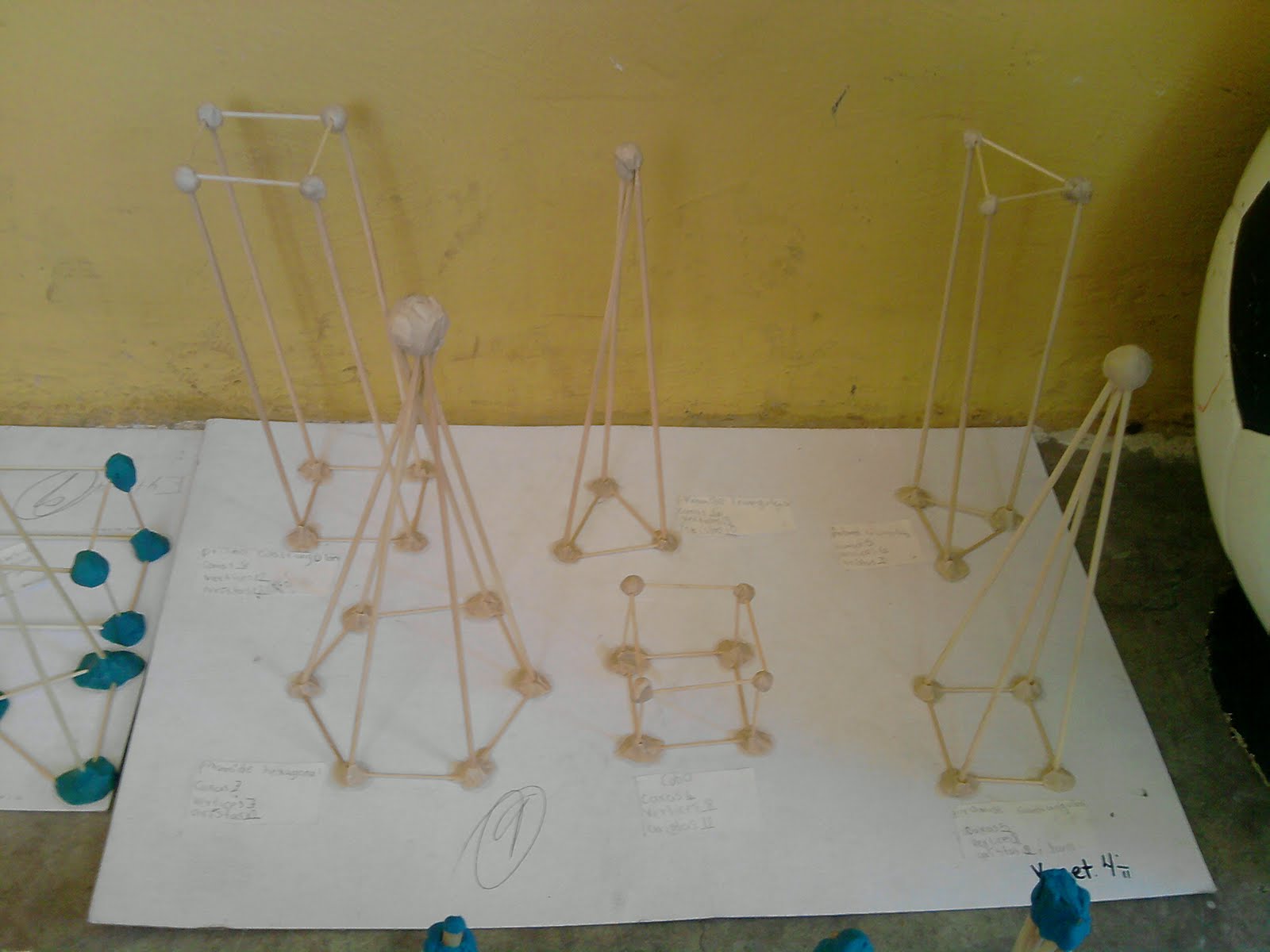 Somos Emeritense: Figuras geometricas con popotes.