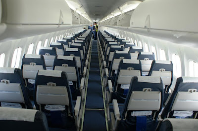 Asas Madeira: Bombardier Dash 8-Q402 Interior do Aparelho