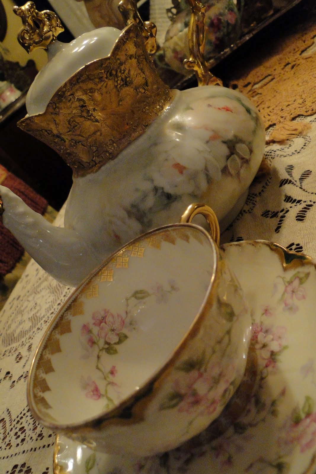 The Victorian Parlor: Queen Victoria Royal-Tea!