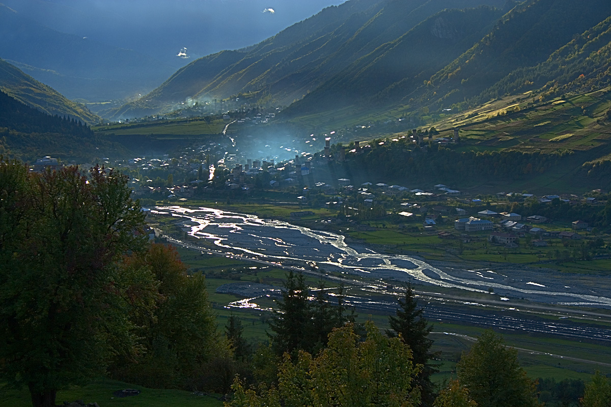 geo_syn_chroni_ci-2: A different slant on Mestia, October 2010