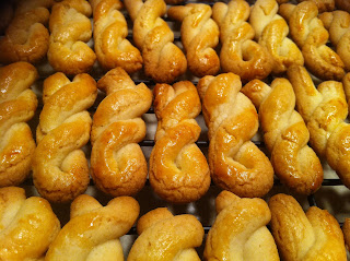 The Cookie Crumbles: Koulourakia (Greek Butter Cookie)