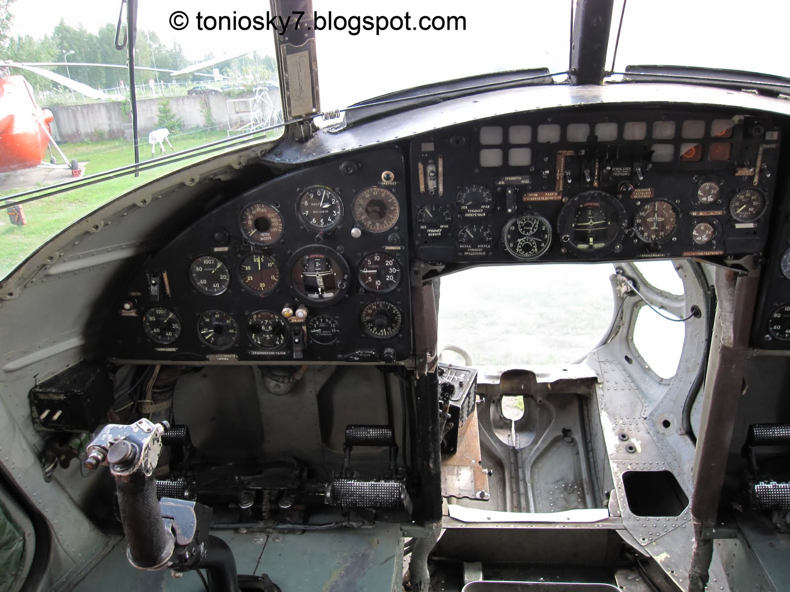 Mil Mi-6 Hook cockpit (Aviation museum of Riga, Latvia)
