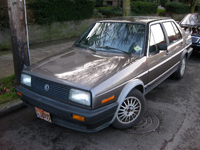 OLD PARKED CARS.: 1987 Volkswagen Jetta GL.