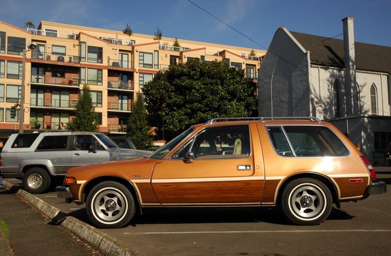 OLD PARKED CARS.: 1977 AMC Pacer DL Wagon.
