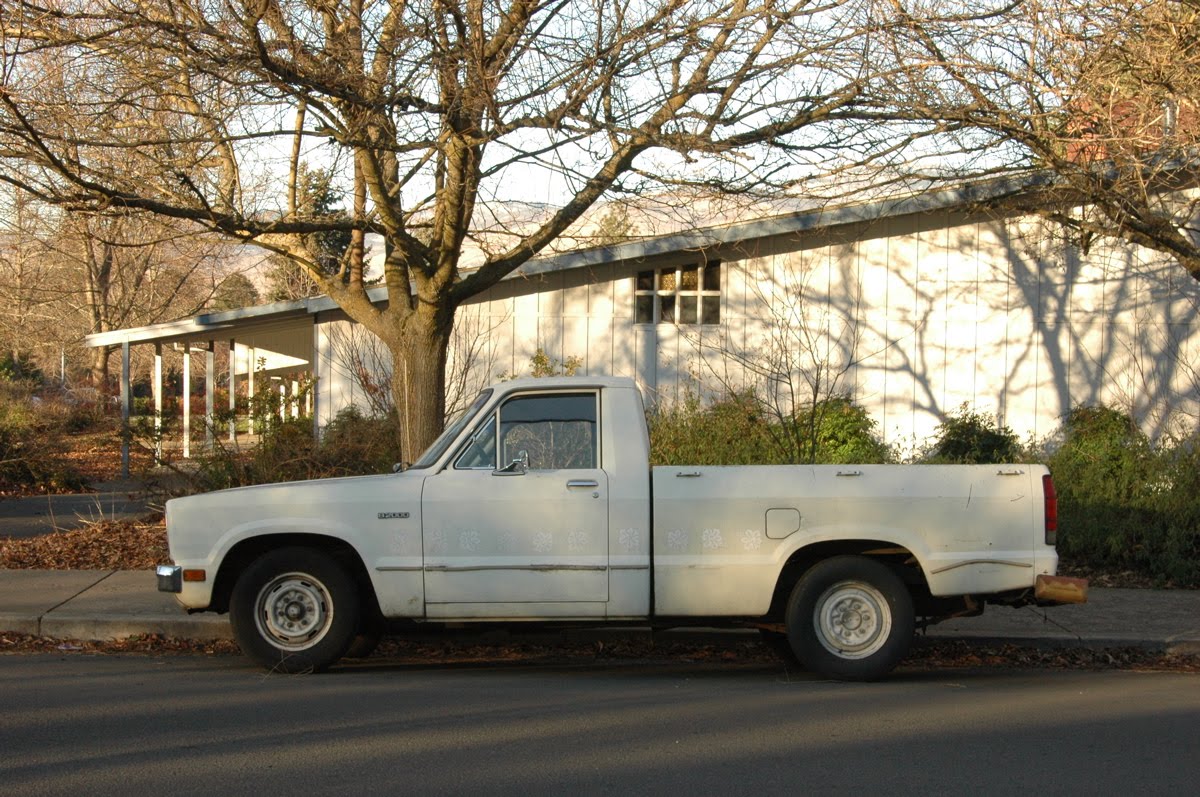 OLD PARKED CARS.: 1980 Mazda B2000 Pickup.