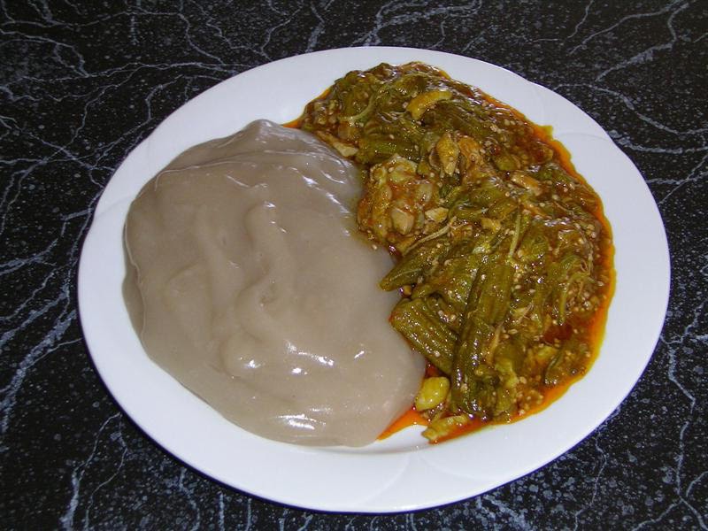 Sabores e Paladares: Moamba de Galinha