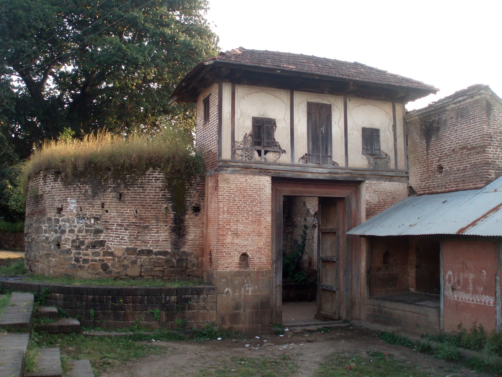 Travelogue Unlimited: Sangam Mahuli and Wai Menawali Temples : A Photo ...