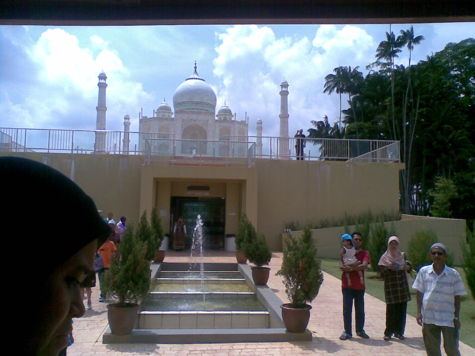 budak simpang 3: gambar masjid replika di Tamadun Islam Terengganu