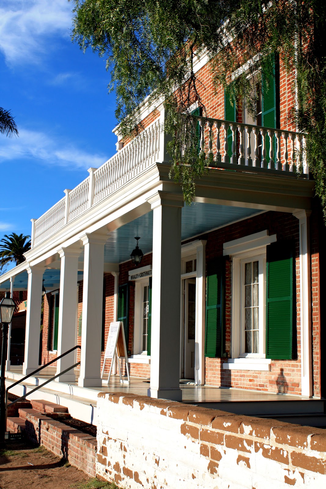 The Ponderin' Frog: Foto Friday.... The Haunted Whaley House
