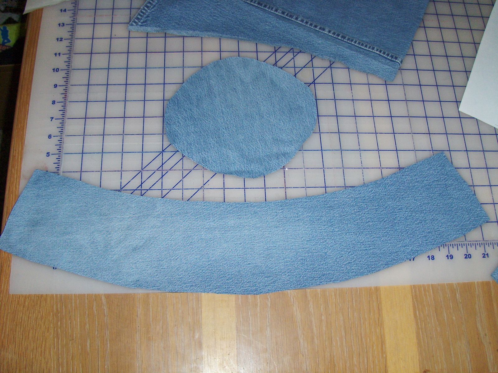 Free Printable Pattern and Tutorial: Upcycled Jeans into an Adult ...
