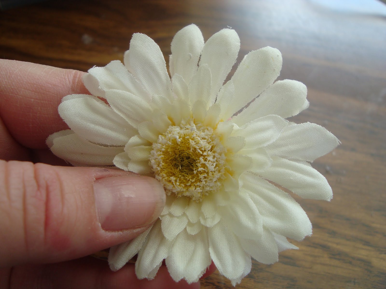The Creative Homemaker: Ang's Flower Clip Tutorial