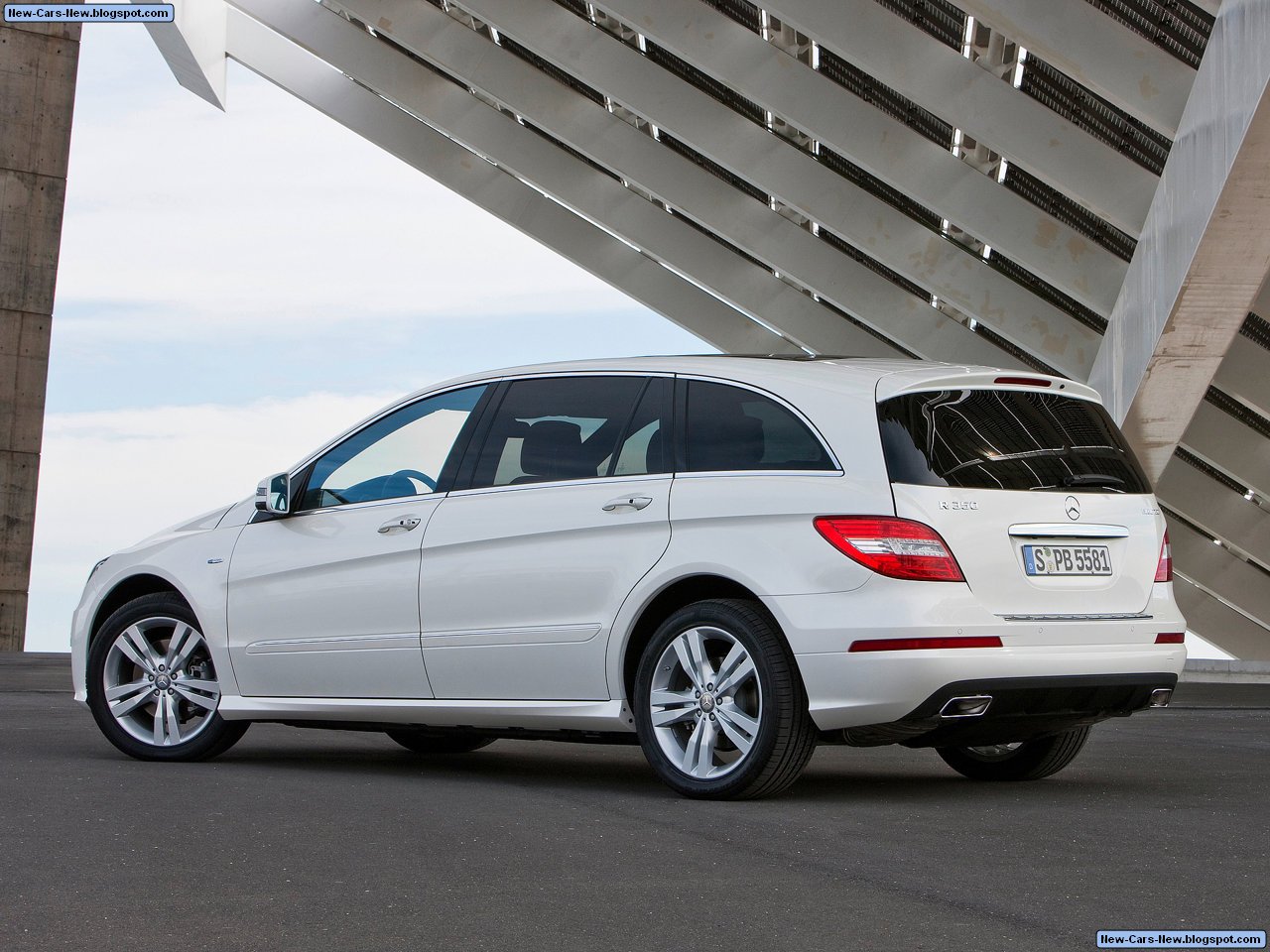 Mercedes-Benz R-Class (2011)