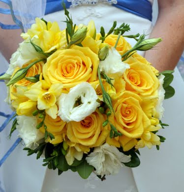 Bouquet Bridal: Yellow and White Rose Bouquets