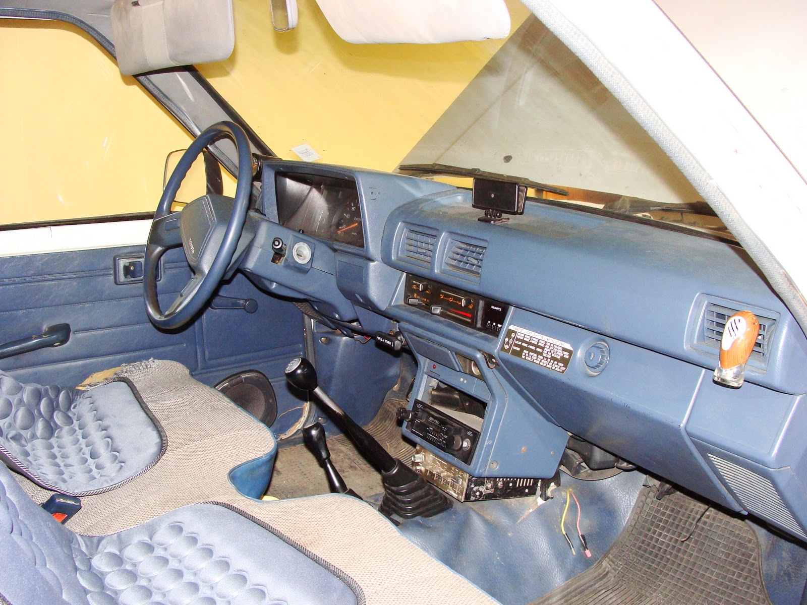 TOYOTA HILUX 4X4: TOYOTA 4X4 HILUX AÑO 87