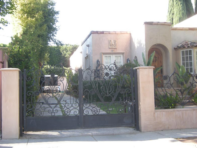 Los Angeles Morgue Files: Actress Dominique Dunne Strangled by Ex ...