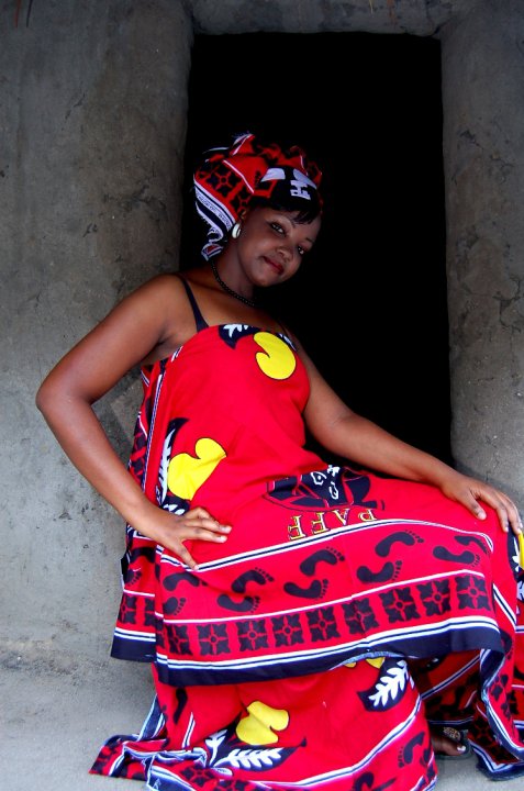 HUNGAZ: DESIGNER WHO TRANSFORMING KHANGA DRESS INTO NEW LOOKS