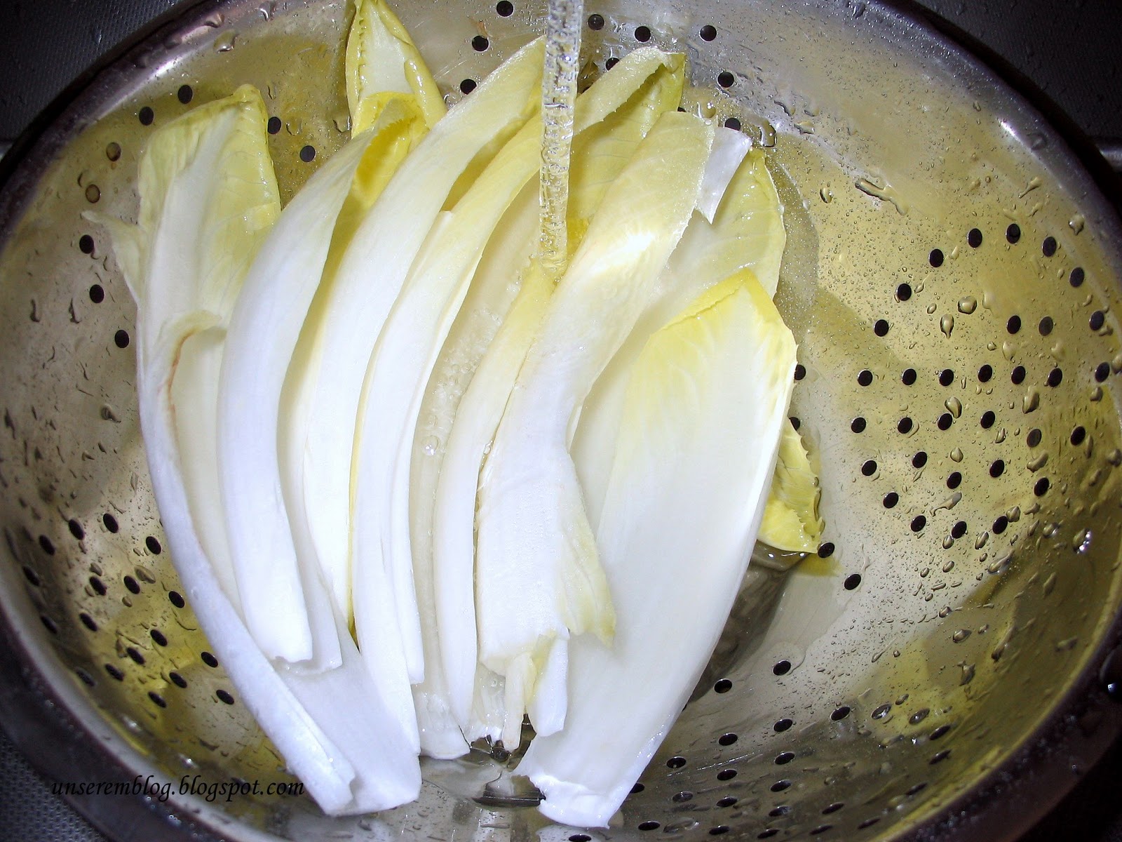 Mami & Amy's Kitchen: SALATA DE ANDIVE CU TON