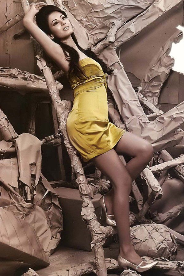 Sonal Chauhan Sexy Photoshoot