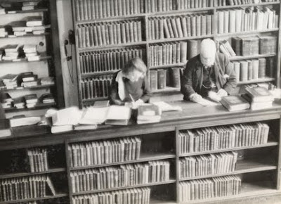 BOOKTRYST: London Library Lightens Up