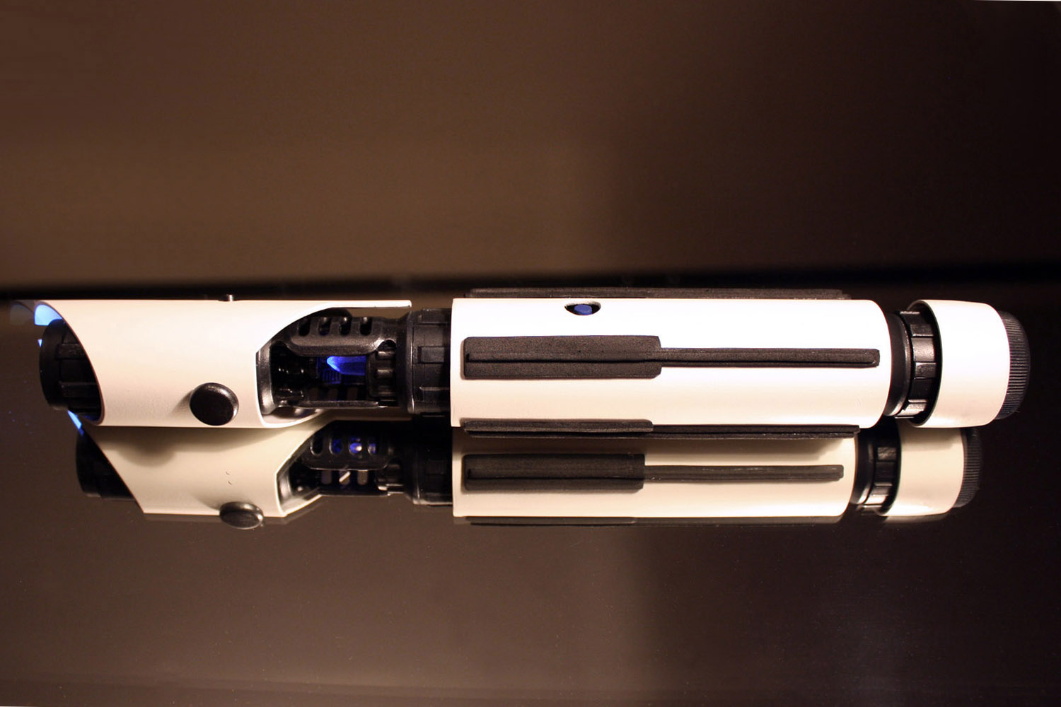 Hidden Geometry: 1£ Store lightsaber