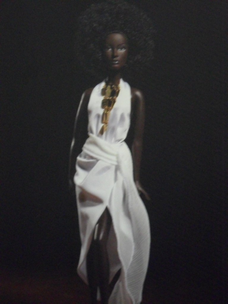 Viciada em beleza: Black Barbie: Mostra revela e evolução da bárbie negra.