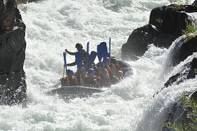 Life in California: Whitewater Rafting - Class IV rapids!