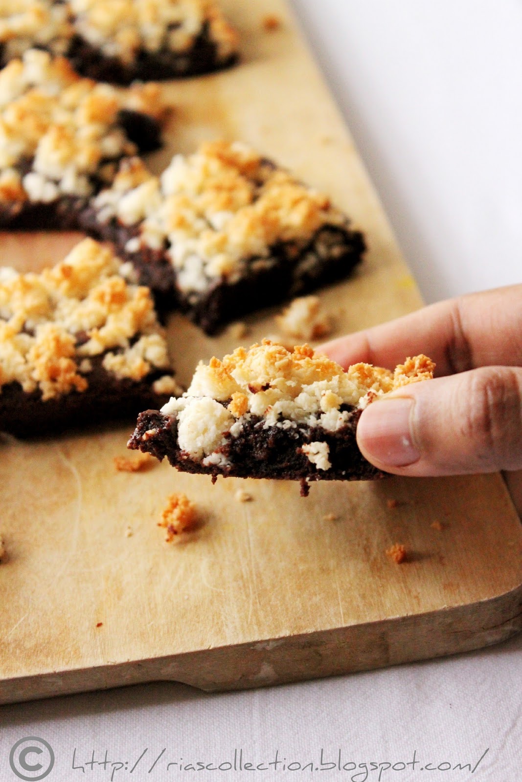 Ria's Collection: COCOA BROWNIES WITH CRUNCHY MACAROON TOPPING
