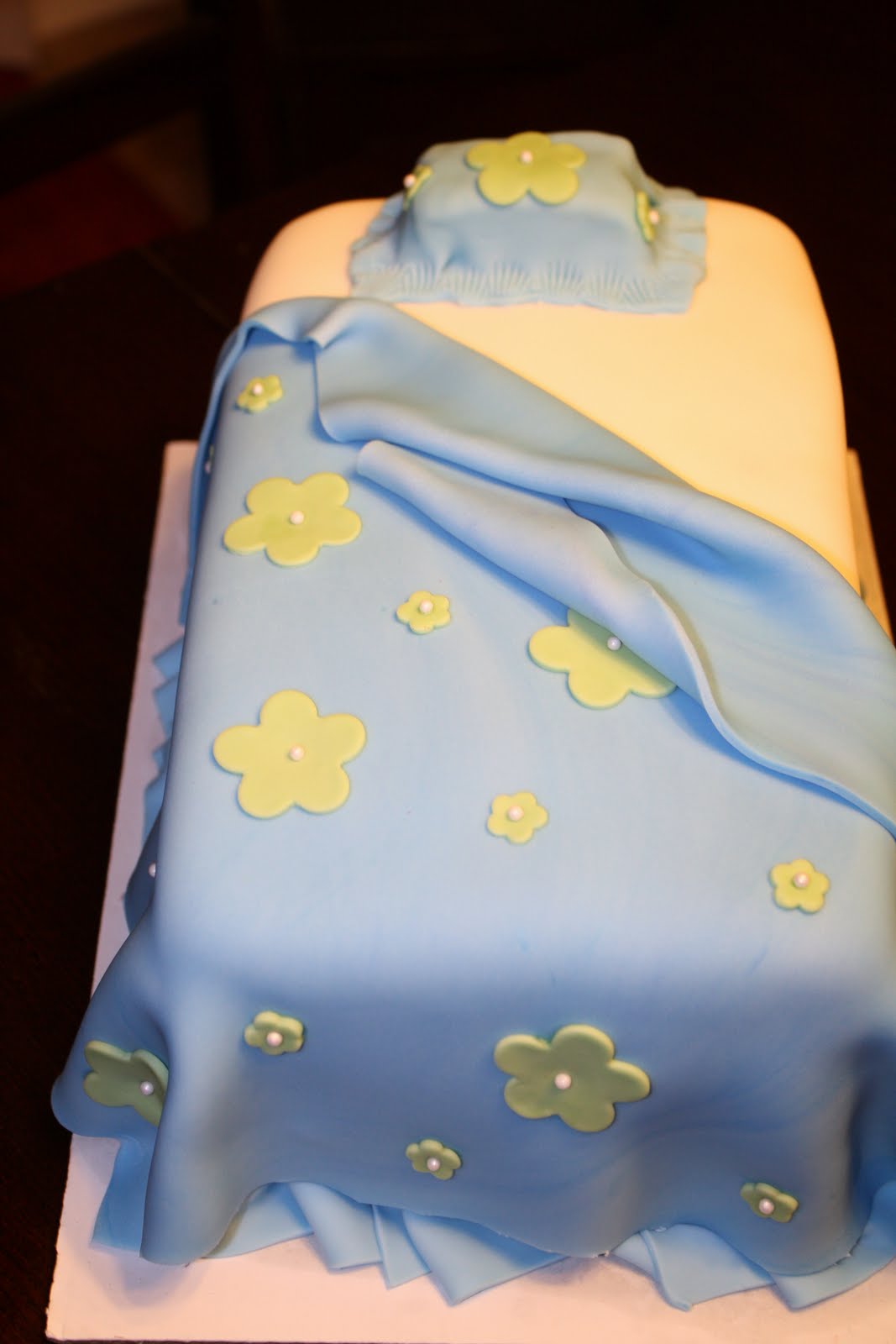 KerriCakes: Birthday sleepover cake