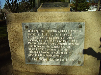 italo_chileno: Plaza de Armas de Lautaro y su Monumento al Toqui Lautaro.