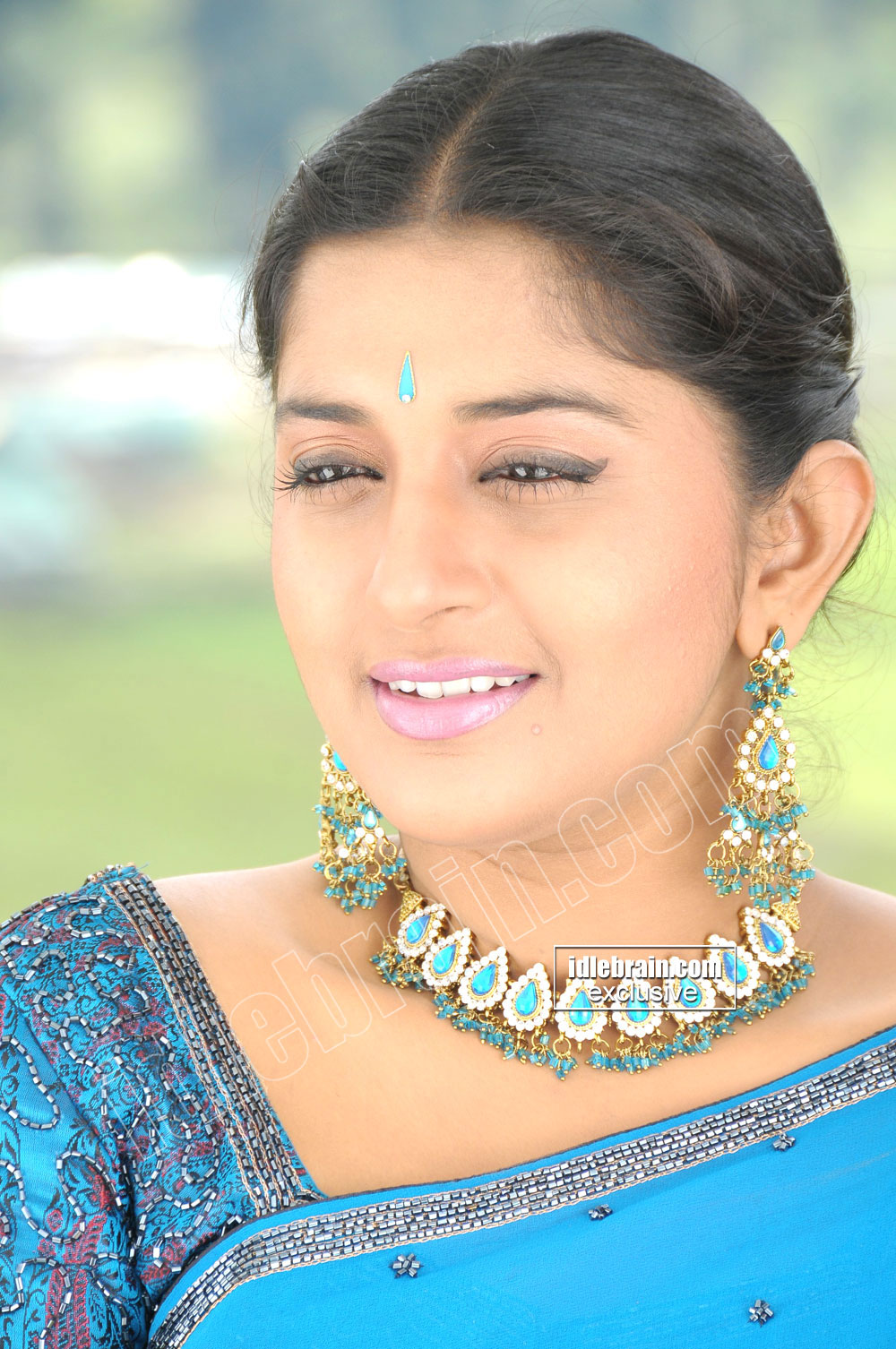 Indian Celebrity Sexy Girls: Meera Jasmine Cutest Stills In Saree