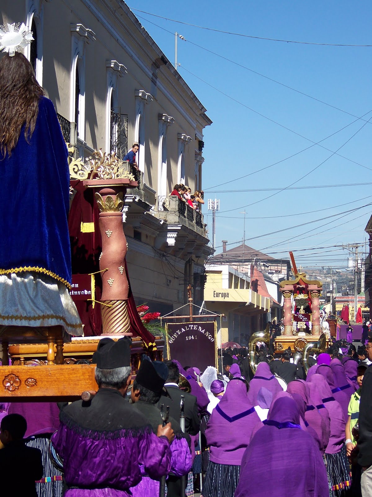 Handwerk Textiles: Easter Week in Guatemala