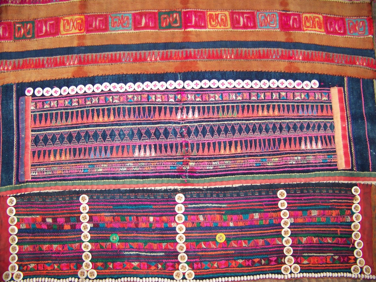 Handwerk Textiles: More Thai Textiles
