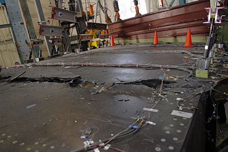 The AirplaneNut: 787 Wing Load Test