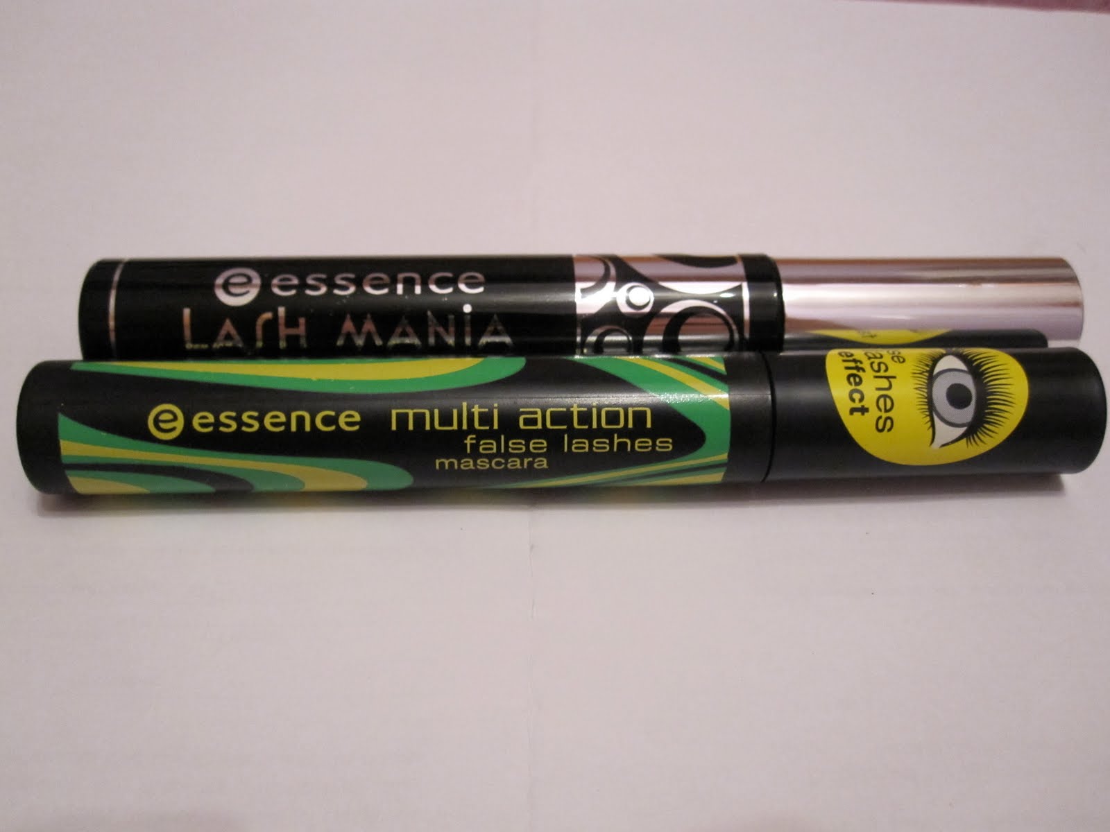 ♥ Saku Makeup ♥: Máscara Lash Mania (vs. Multi Action False Lashes)