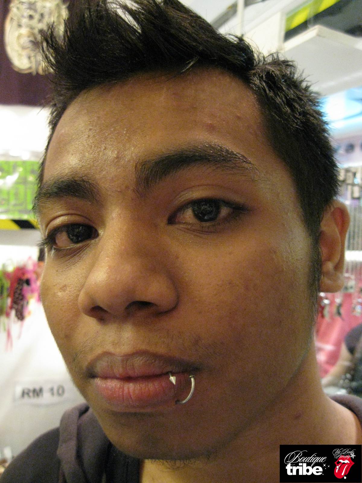 Vie Body Piercing @ Boutique Tribe: Labret piercing