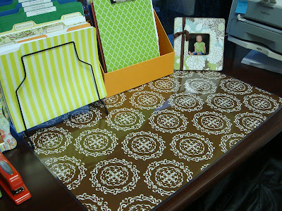 Your Little Birdie: DIY: Desktop Blotter