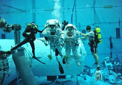 Suburban spaceman: NASA: Underwater Astronaut Training Tank