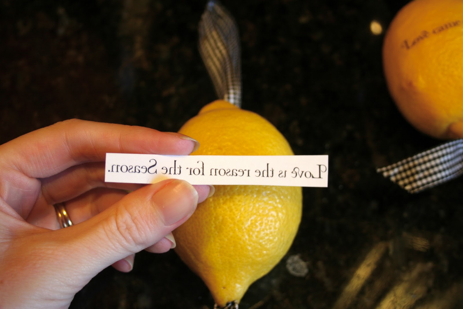 Lemon Ornaments: Christmas Tree Decorations with Little Money