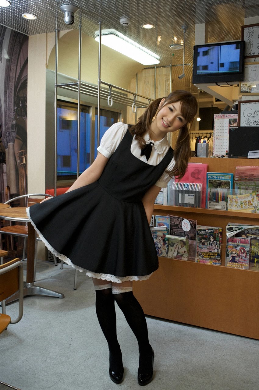 Yuko Ogura as cute waitress | japanese girls 2011