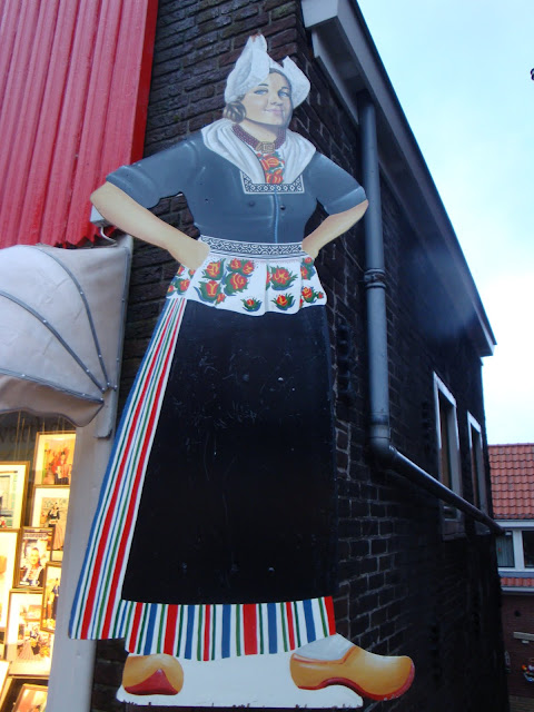 Life Is Beautiful: A visit to Volandam