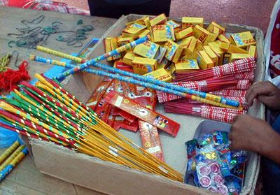 EYFAaliasstory ©: Stok bunga api untuk raya.