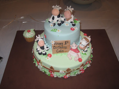Custom Cakes: Cow cake