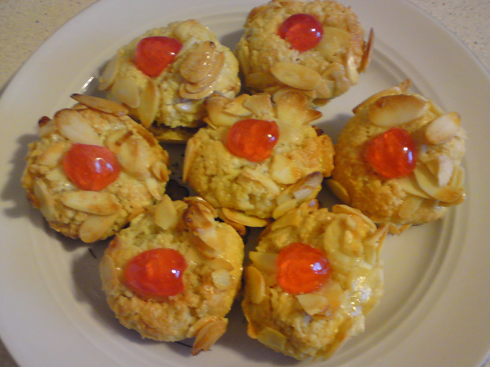 Chahrazed's Arabian Cookbook: Mchouek مشوك (Almond spiky macaroons)