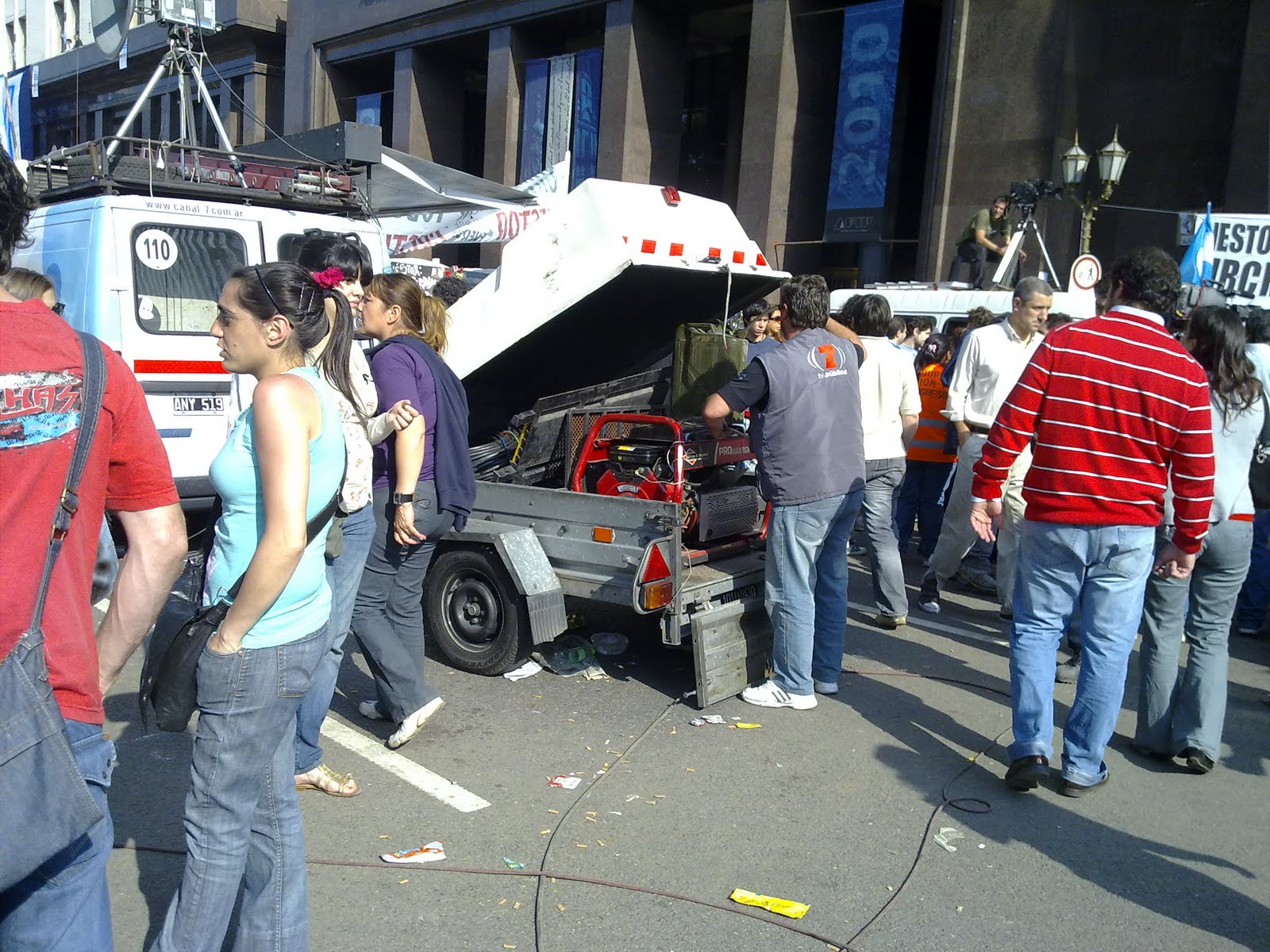 Una Persona Colgada: Postales de un día de luto Peronista